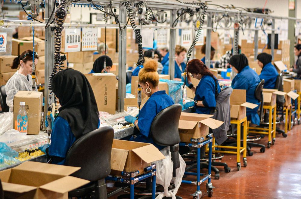 Work in a factory [YOLO JAPAN]