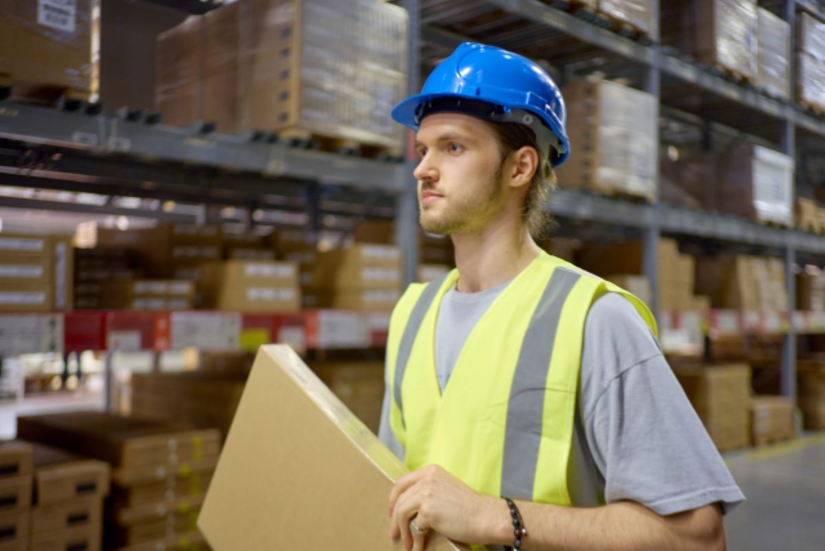 Free shuttle bus from Shinagawa Station ★ Night shift 1,463 yen! Simple luggage sorting job ...