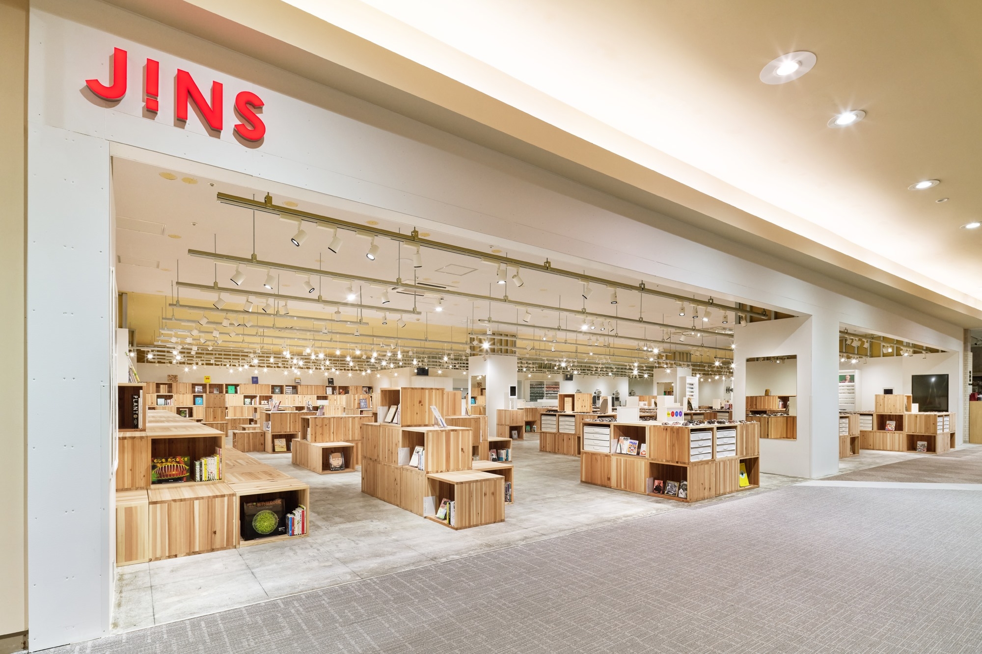 【JINS渋谷店】英語・中国語をいかして働けます！-株式会社ジンズ-東京都販売スタッフ-アルバイト [YOLO JAPAN]