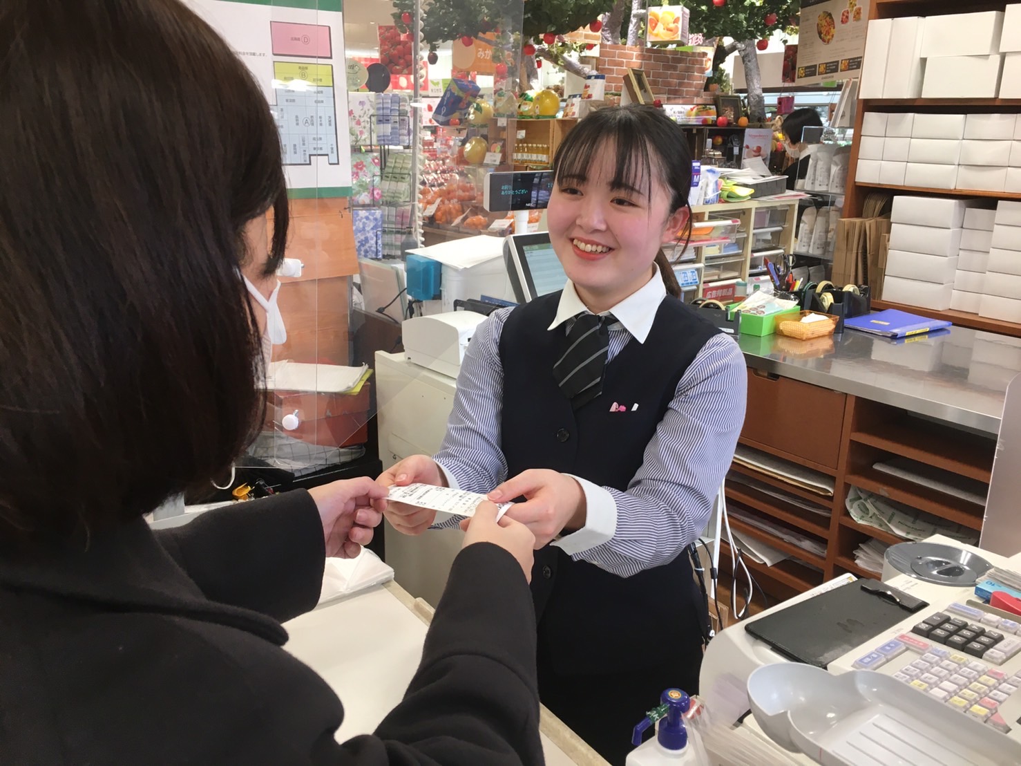 High hourly wage of 1,350 yen～☆KINOKUNIYA food cashier♪Foreign student ...