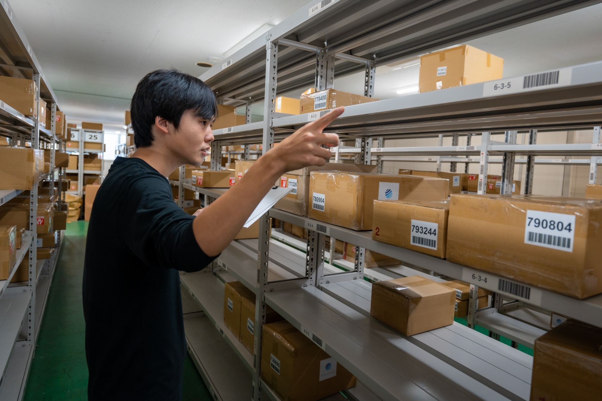 Work in a warehouse with free dress code! Raise in salary♪Foreigners are active! Kusune ...