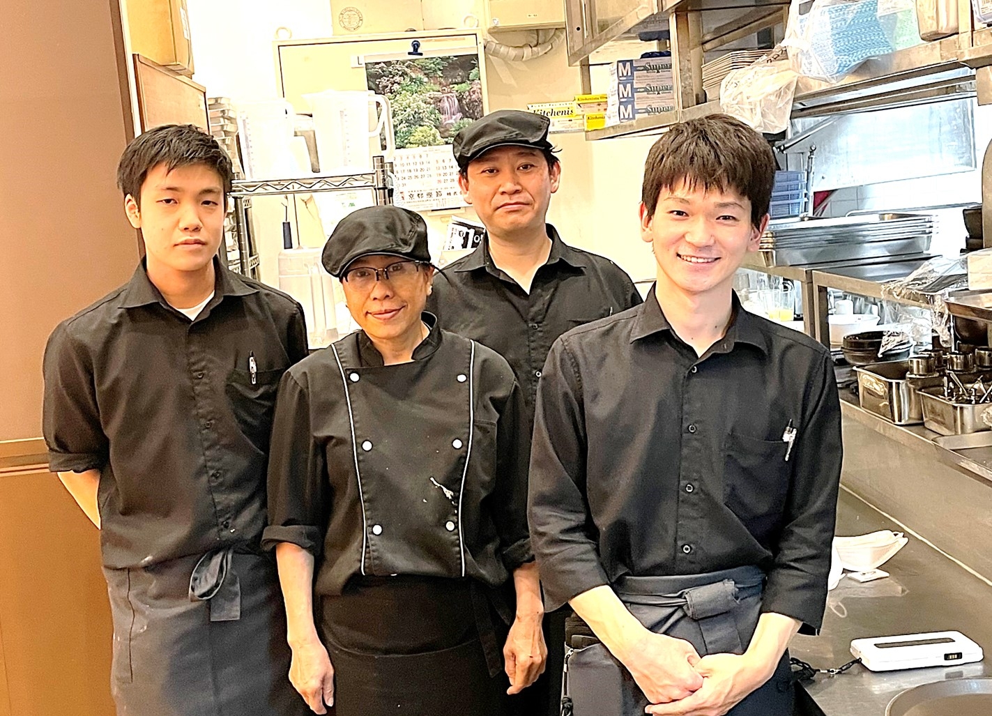 [Korean restaurant "Sijan SANO PREMIUM OUTLETET'S"] Store staff in ...