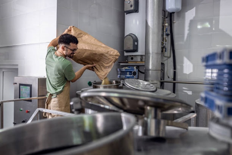 Food processing in a factory / Kawasaki-ku, Kawasaki-shi, Kanagawa ...